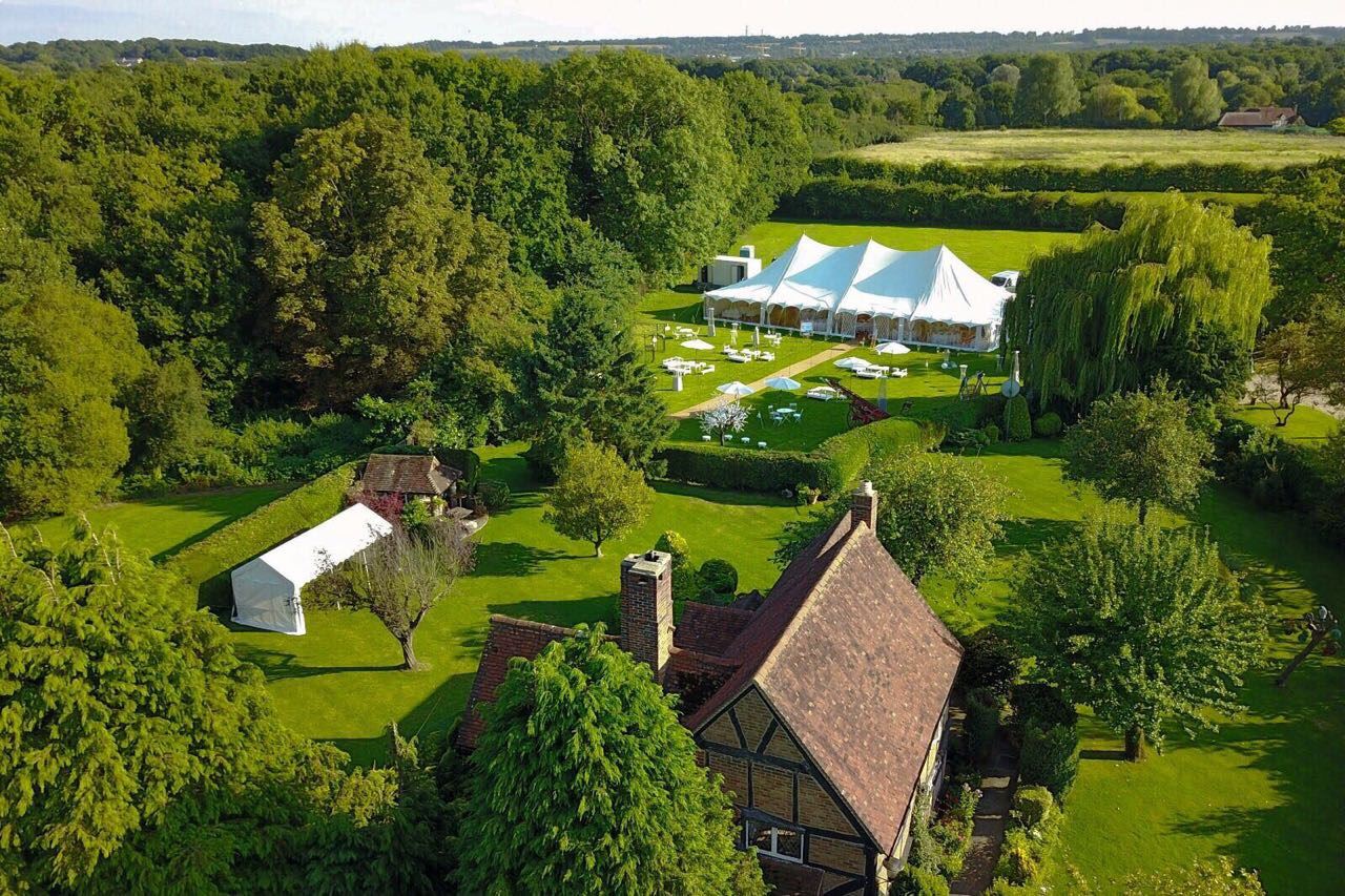 Hunts Farm - Guildford, United Kingdom - Field Lover