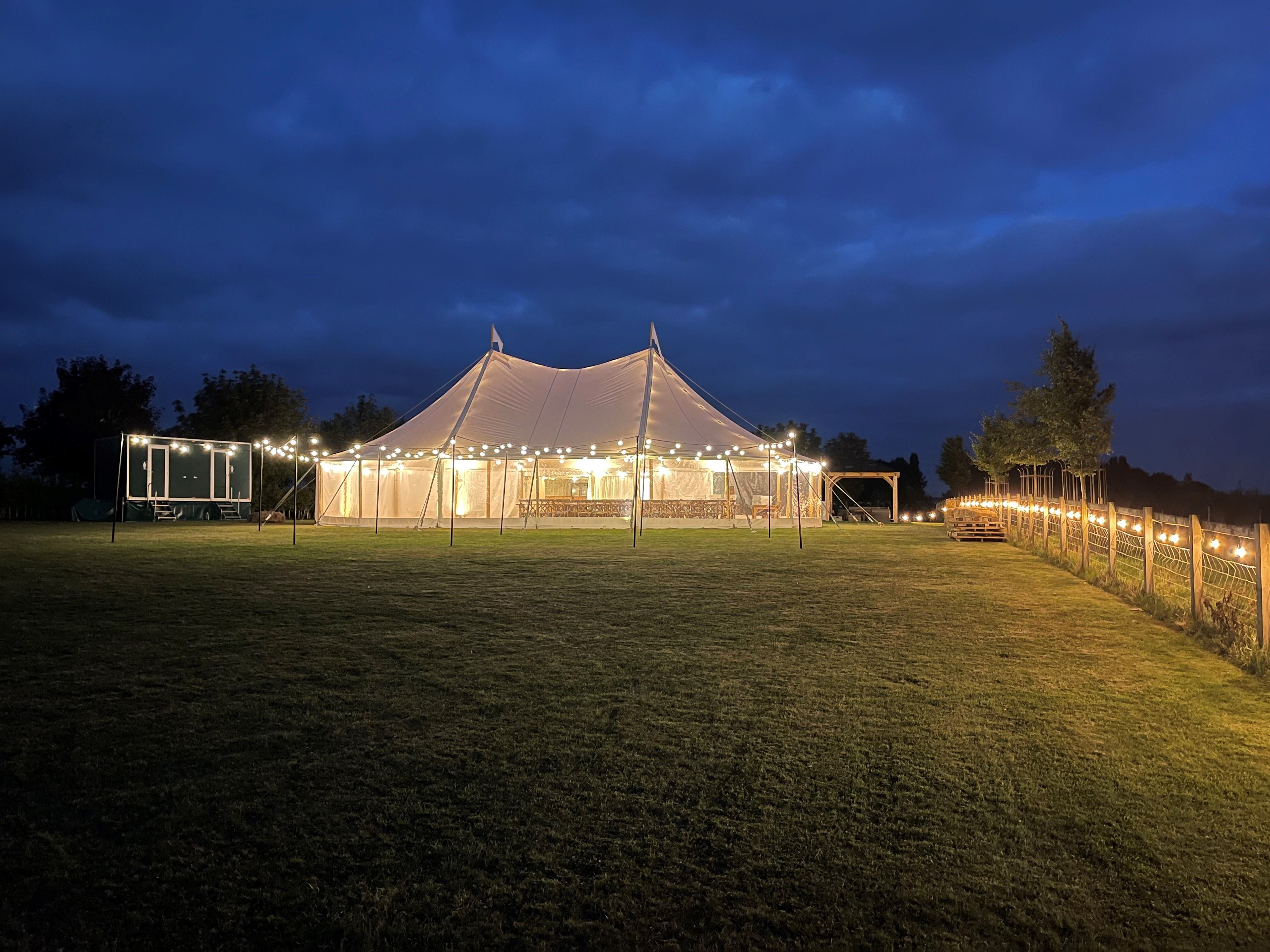 Wingbury Farm Glamping - Wingrave, Aylesbury HP22 4LW, UK - Field Lover
